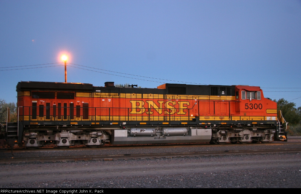 BNSF 5300